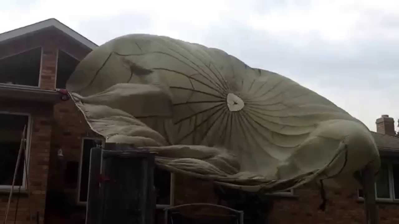 Beautiful Breeze makes the parachute dance! - YouTube