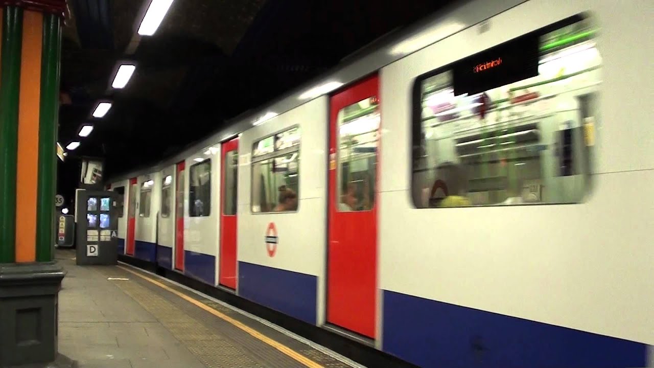 (HD) A Richmond bound District Line D Stock train departs Bow Road ...