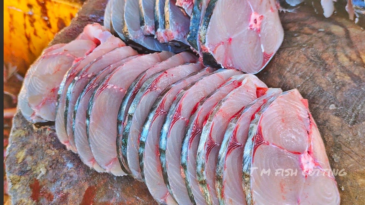 Vanjaram (seer fish) cutting / Indian Fish Market - YouTube
