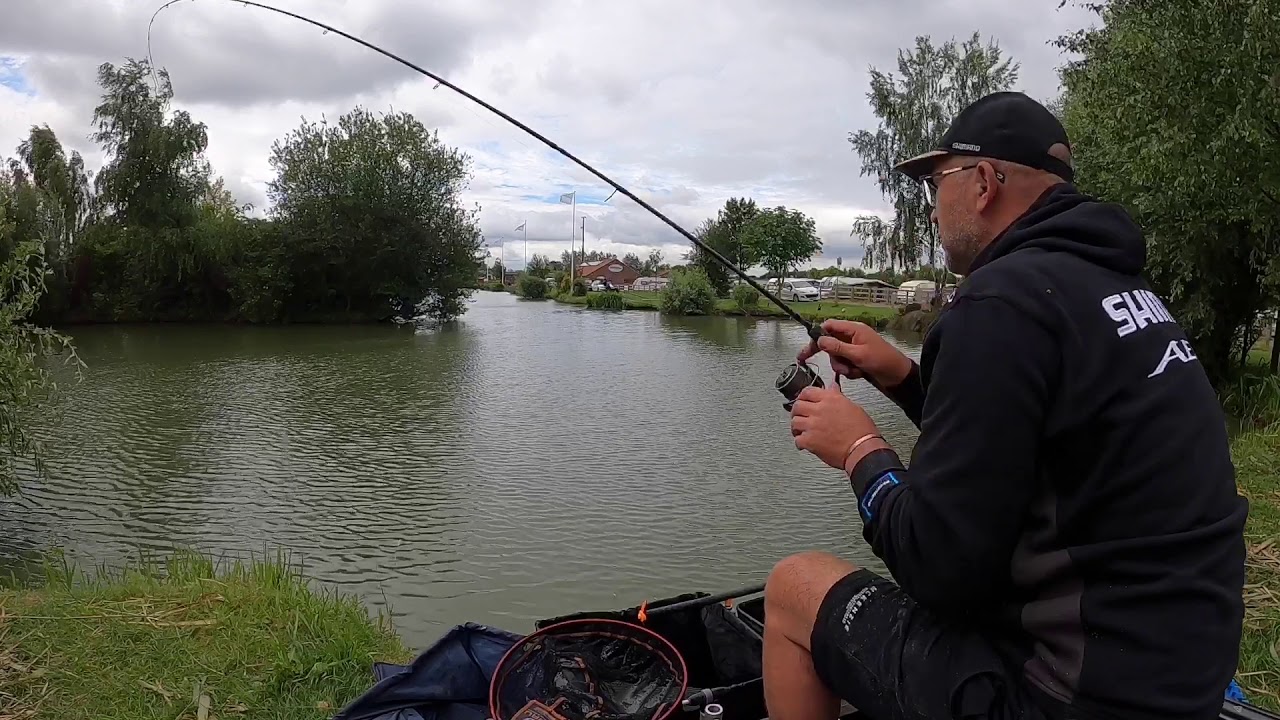 Nick speed fishing/ jumping skimmers and dodging feeders. - YouTube
