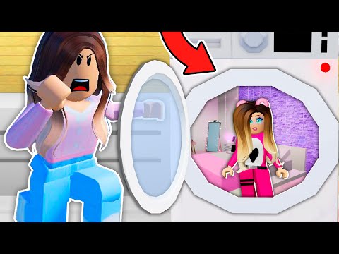 CONSTRUYO una MINI CASA 🏡 en la MANSIÓN de MI MAMÁ MALVADA 👿 en BROOKHAVEN