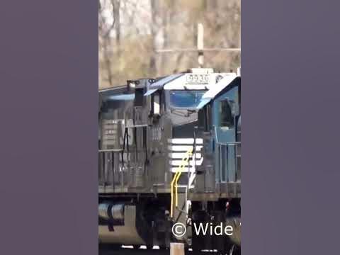 A bunch of SD40-2 Leaser engines. - YouTube