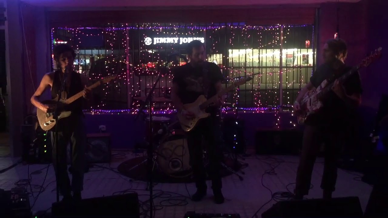 hikes & abelia @ growl records in arlington, tx 11.17.17 - YouTube