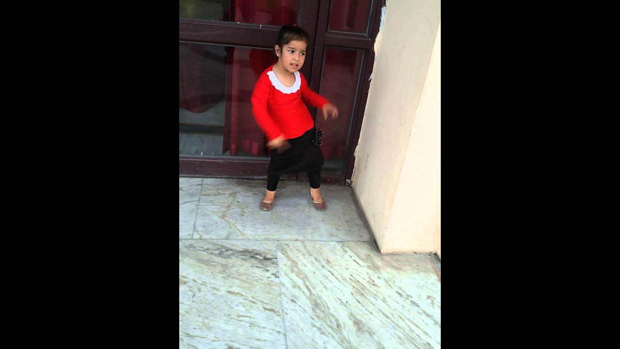 Bhavreet dancing on tu mera boyfriend mein teri gf - YouTube