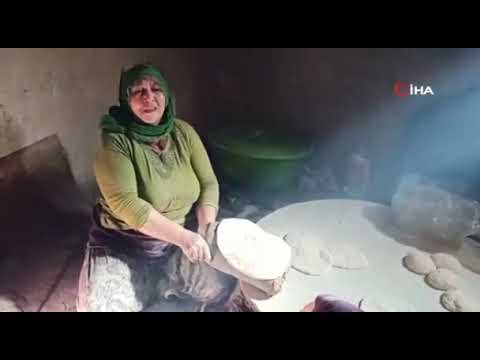 Karayazılı kadınlar depremzedeler için tandır ekmeği yaptı