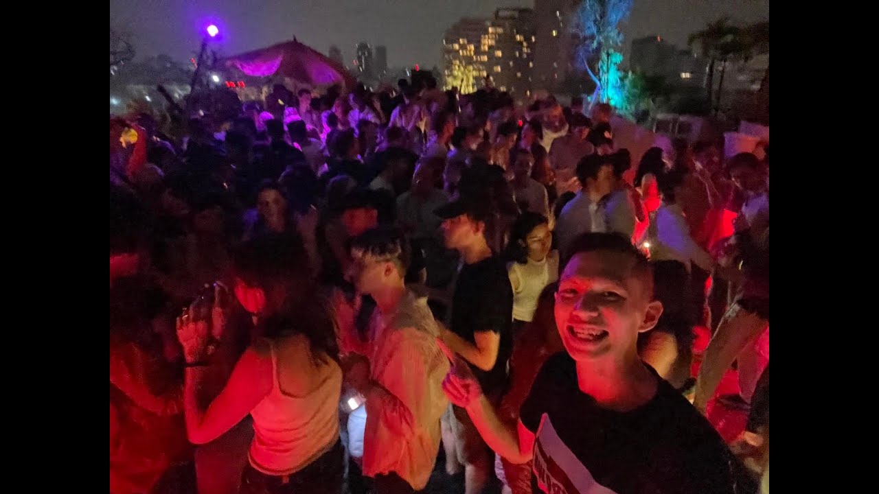 在台灣的外國人都怎麼Party？ meet these awesome foreign friends in Taiwan - YouTube