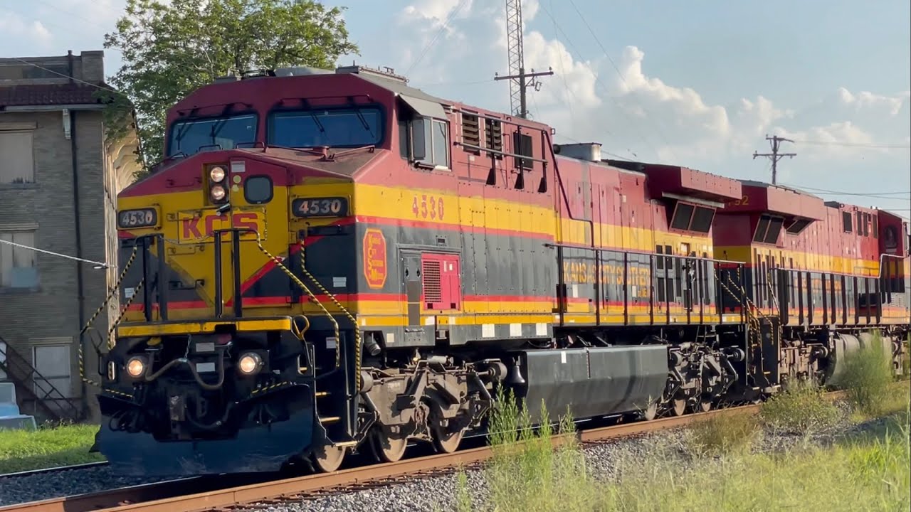 KCSM AC44CW 4530 w/ Dash 8 Bell Leads Empty Grain Train - YouTube