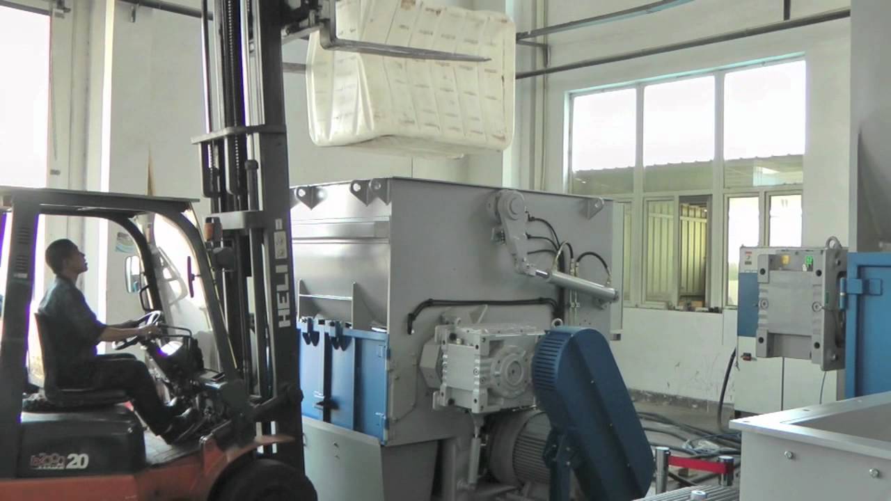Zerma ZIS 1500 Shredder recycling IBC - YouTube