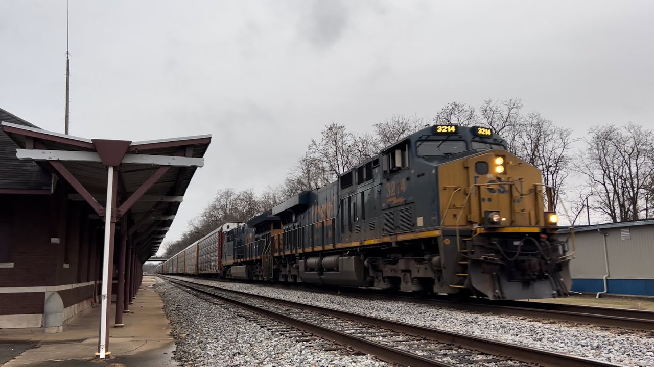 CSX ES44AH 3214 w/ K5LA Leads Automotive M202-04 on 1/7/23 - YouTube