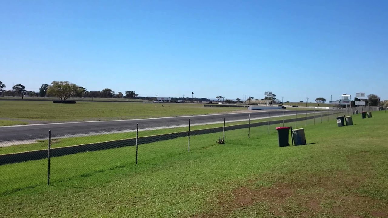 Supra Track Day Mallala 2015-4-20 Watching #2 - YouTube
