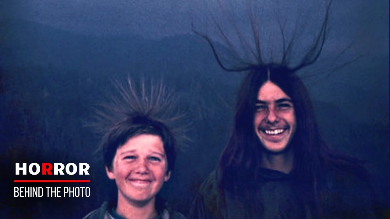 Harrowing photo captured just moments BEFORE DISASTER - YouTube