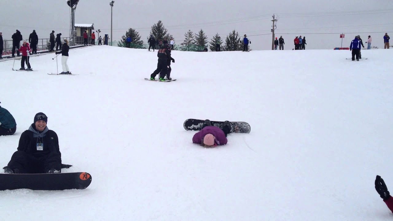 Dee & Justin Snowboarding Down the Bunny Slopes at Perfect North - YouTube