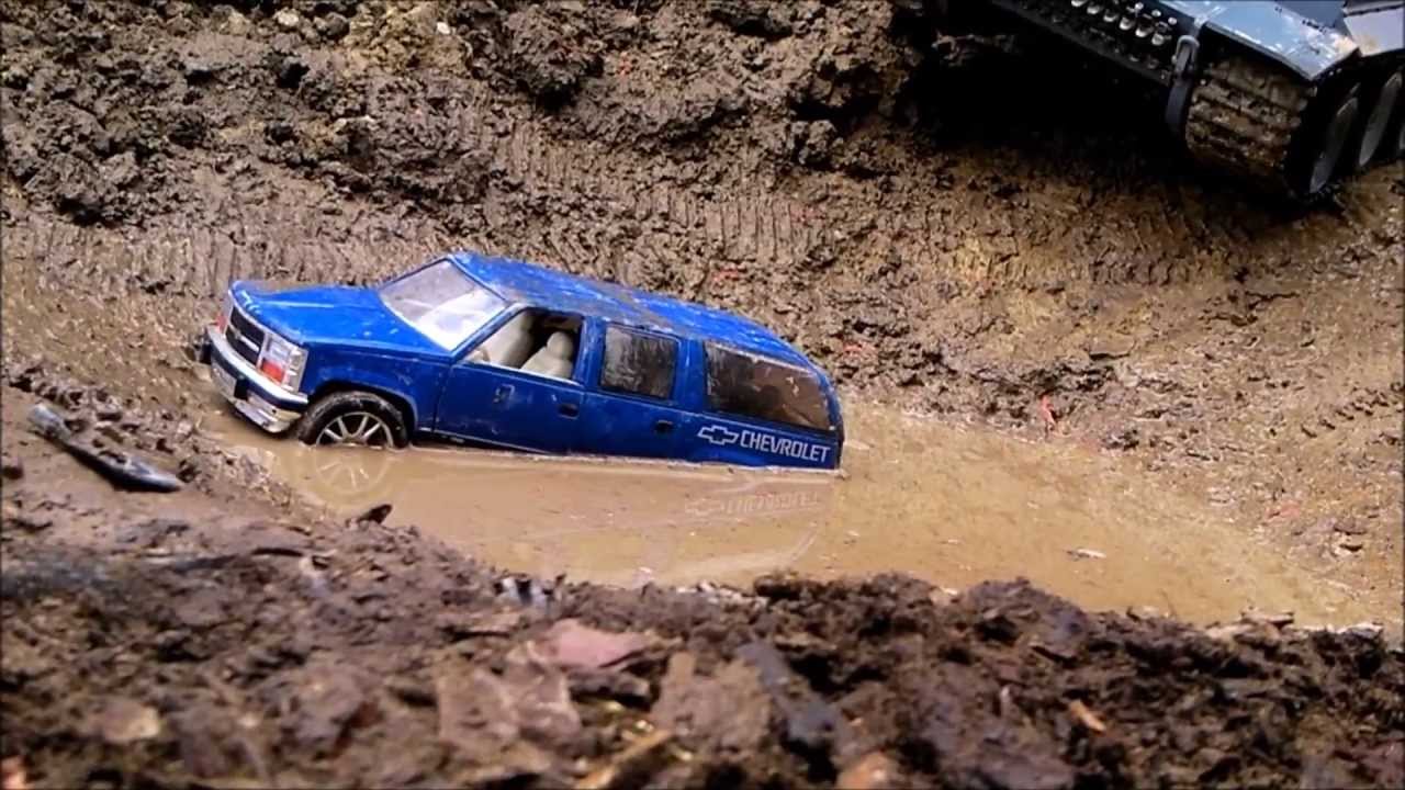rc heng long tiger tank running over cars n mud - YouTube