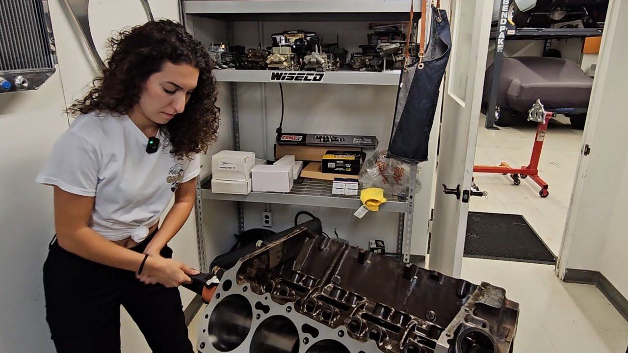 LIVE!! Engine build - YouTube