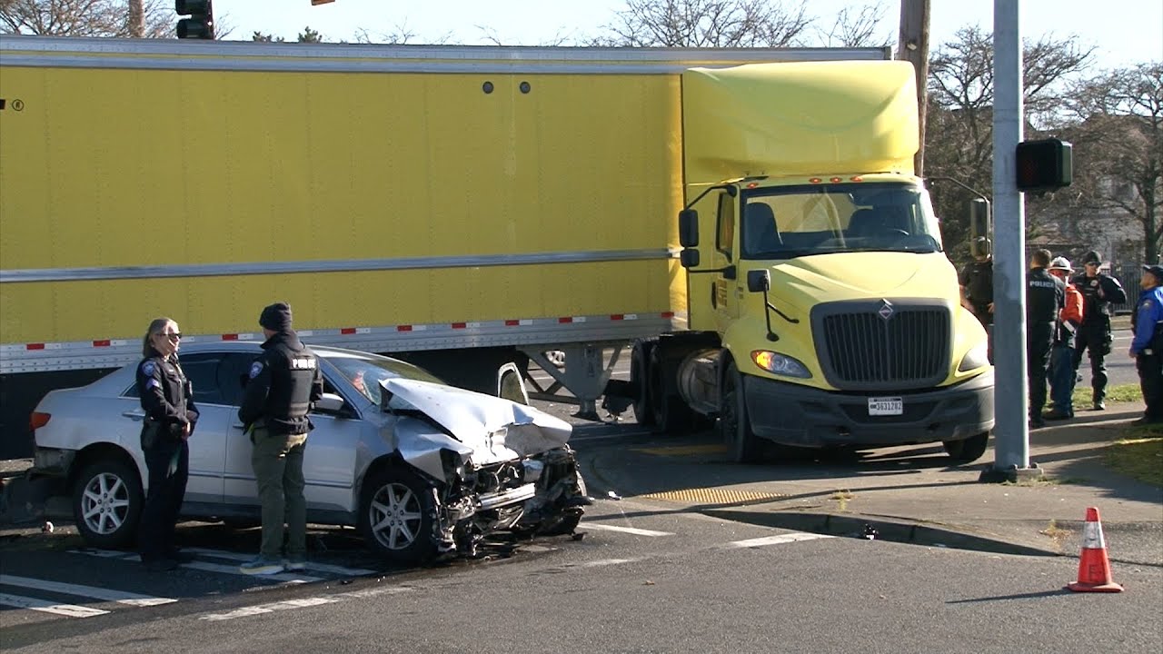 Car vs Semi vs Power Pole East 40th & Portland Ave Tacoma WA - YouTube