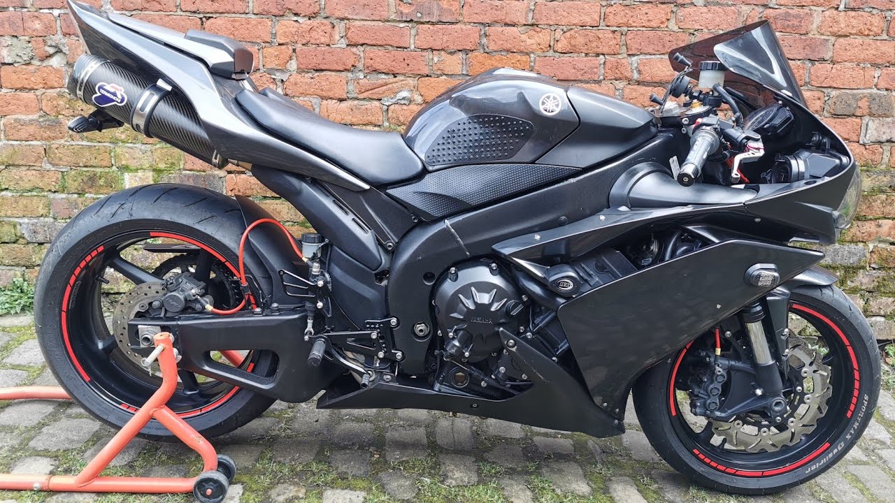 Yamaha R1 4C8 Termignoni Exhaust IOS - YouTube