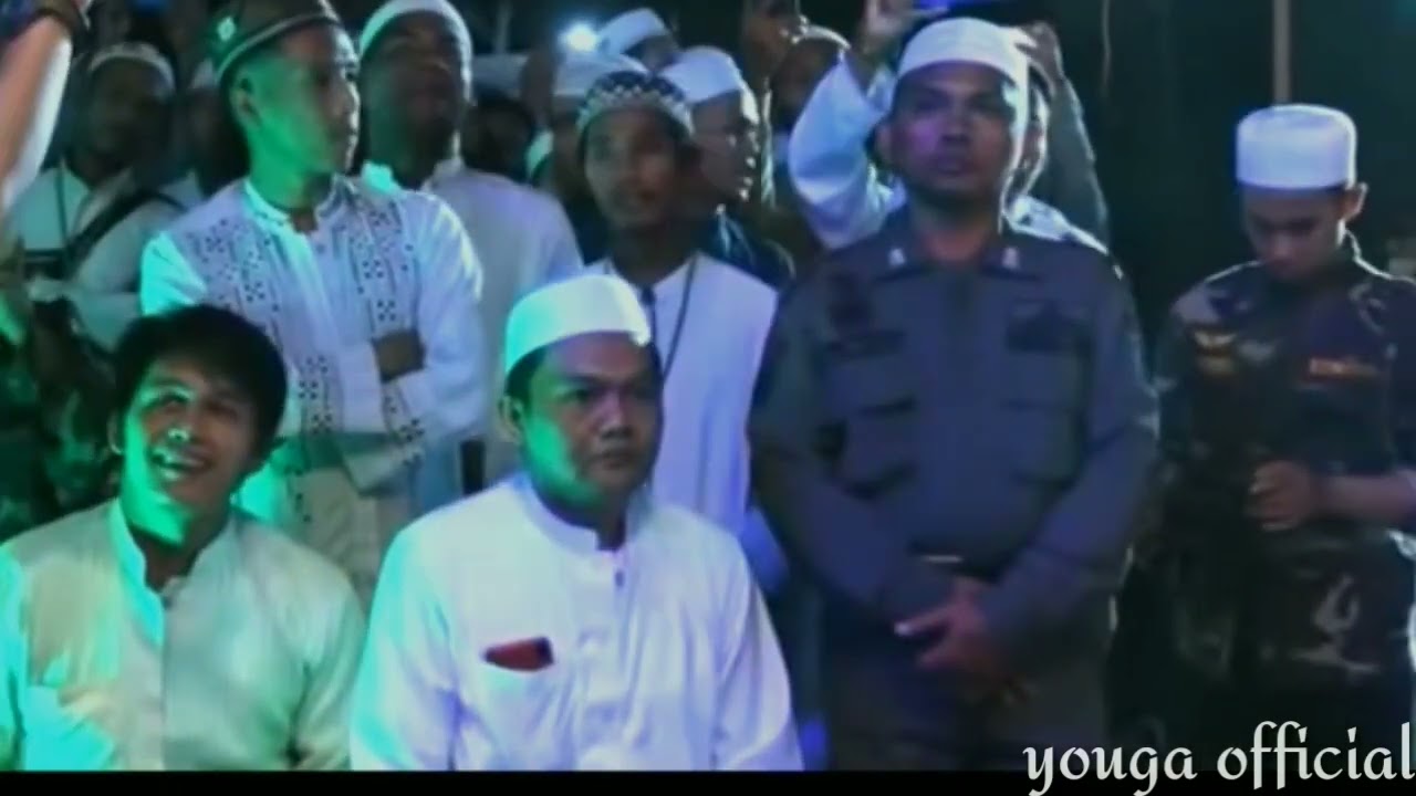 Muhamad Hadi Assegaf feat Habib Syech Abdul Qadir -Qomarun - YouTube