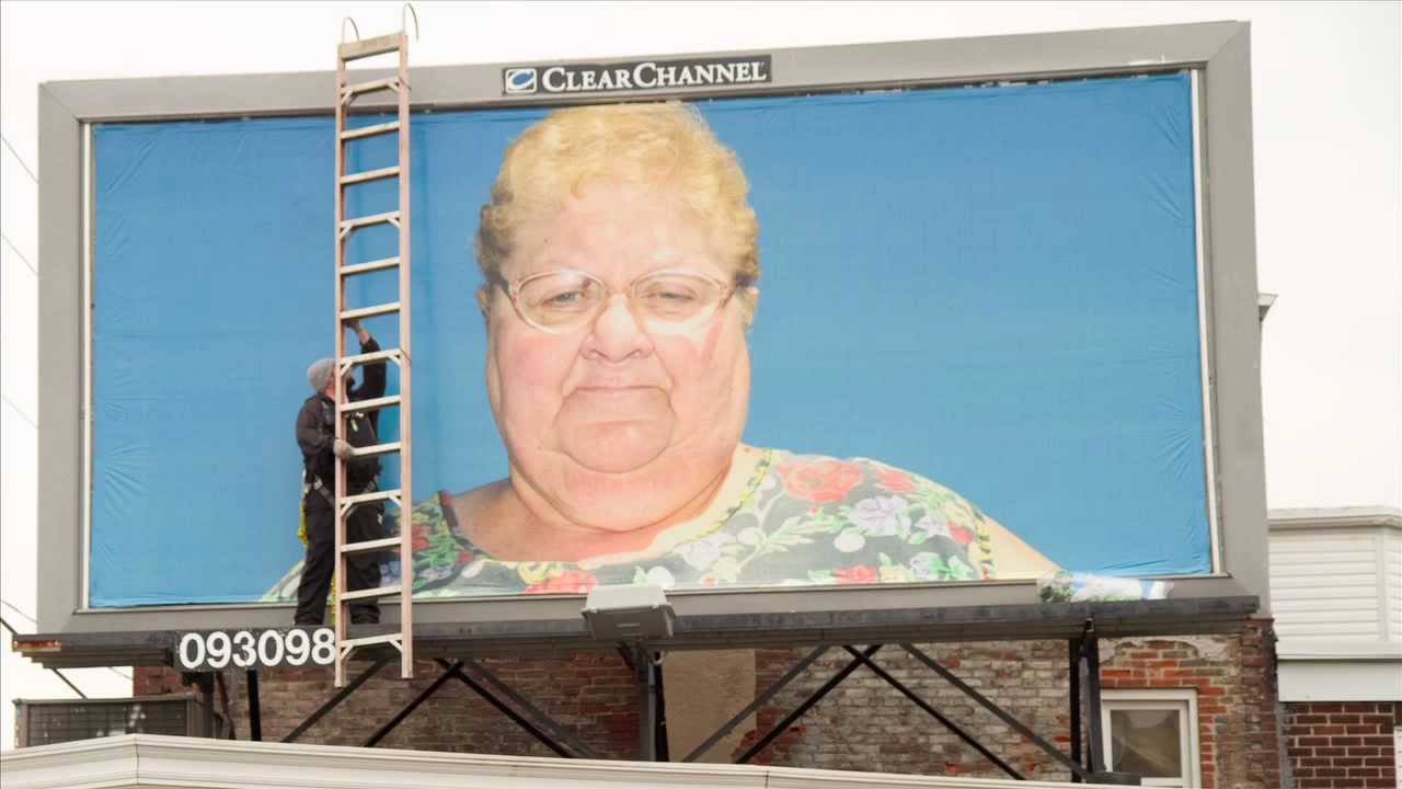 Zoe Strauss' photographs become billboards - YouTube