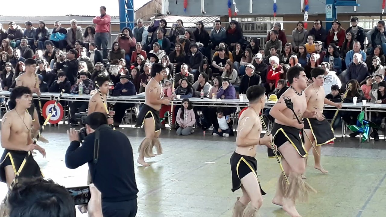 Danza Pascuense - YouTube