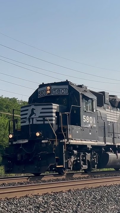 Norfolk Southern Light Power Move #NorfolkSouthern #NS #5801 #5095 - YouTube