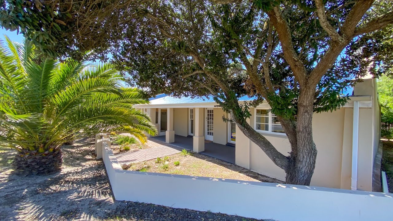 Golden Oldie! Quaint, character and unique cottage. Langebaan Middedorp ...