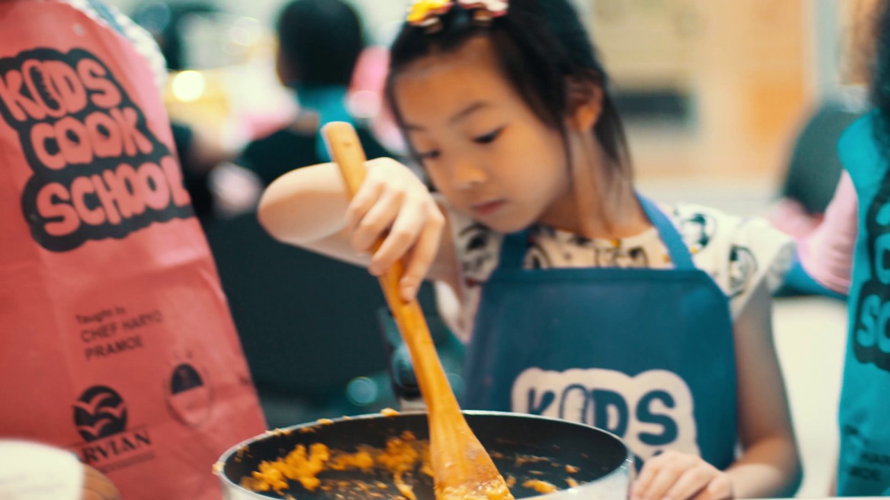 KIDS COOK SCHOOL | 4K | Sony A6300 video test | Nikkor Manual Lens 50 ...
