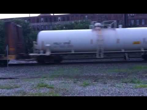 MEC 7534 GE C40-8 & MEC 7500 GE c40-8 lead EDRJ on 08-14-18 @ 1952 hrs ...