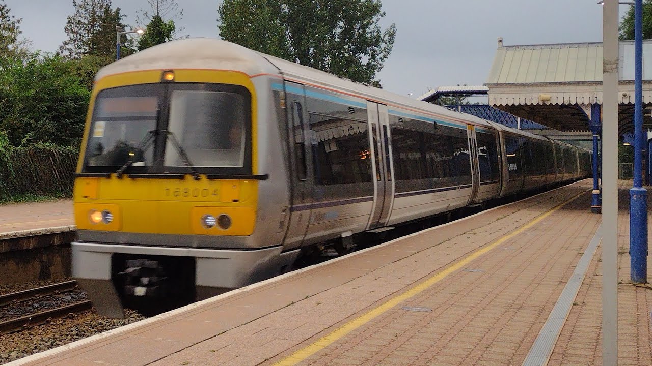Chiltern 168004 & 165001 pass Stoke Mandeville on 5C69 - 14/9/21 - YouTube