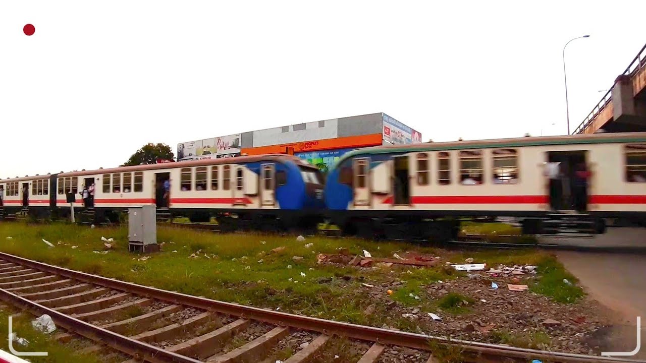 Class S10 double set train reaching to Ragama Railway Station | Office ...
