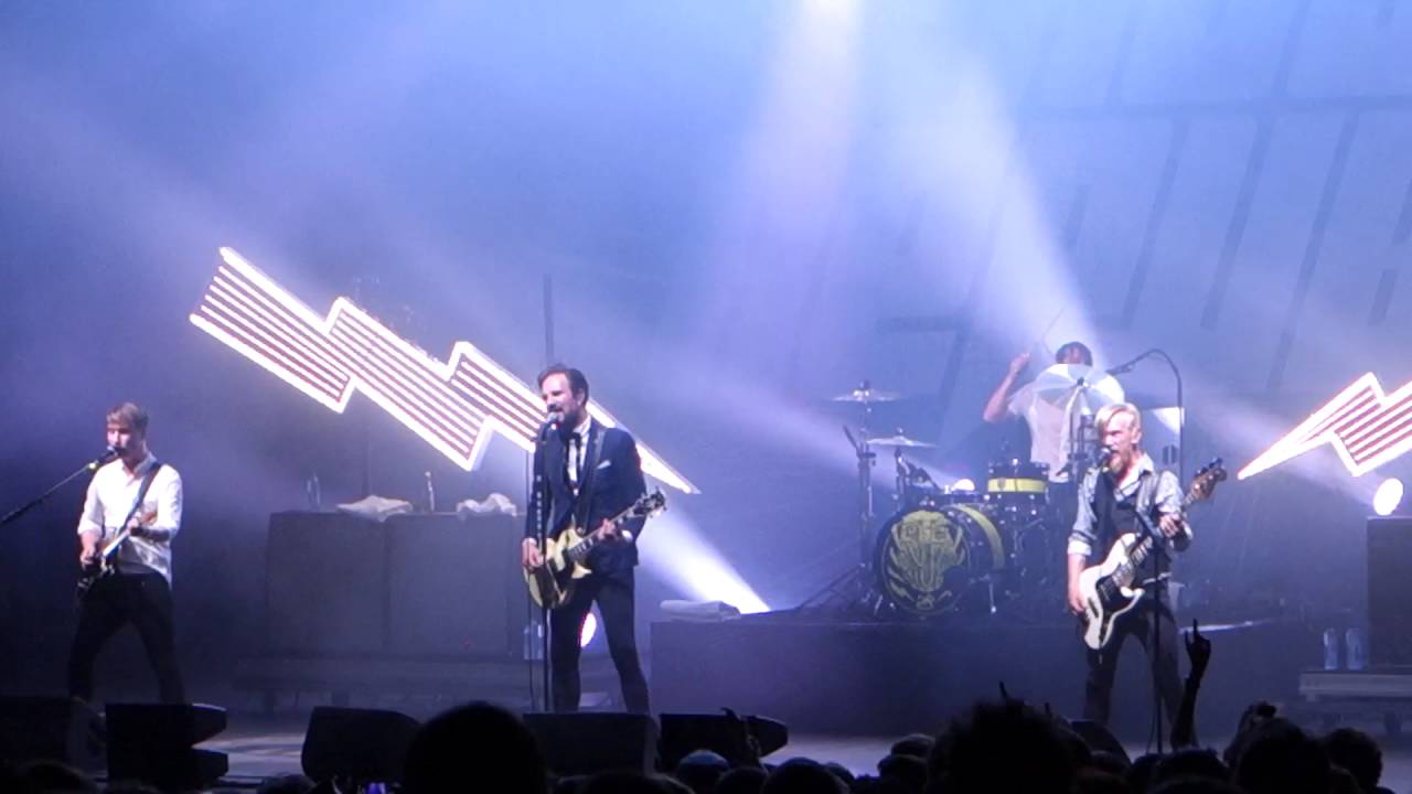 Royal Republic - Weekend-Man (Live @ Rock en Seine 2016) - YouTube