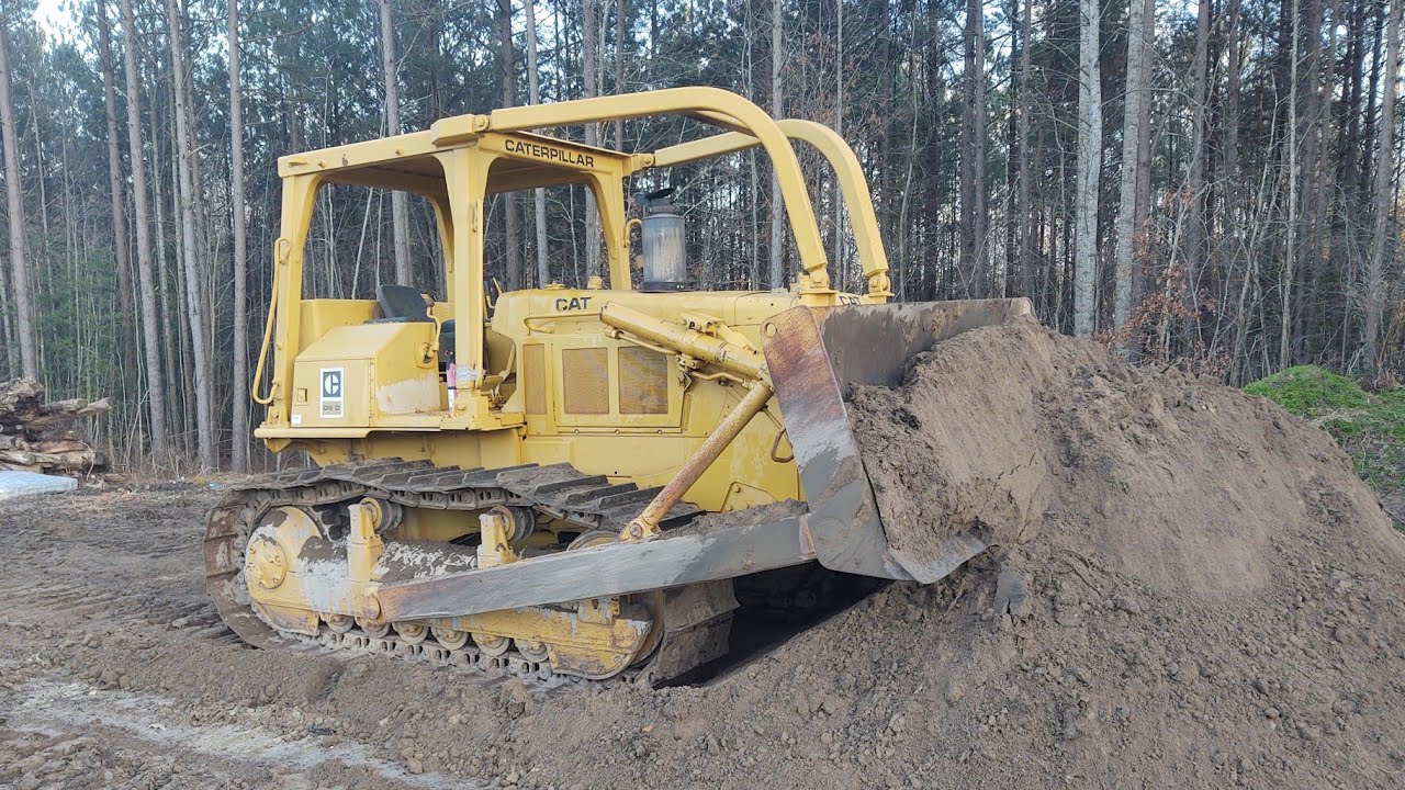 Servicing The New Dozer And Pushing Dirt - YouTube