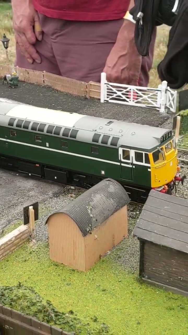 model train at the wsr steam rally - YouTube