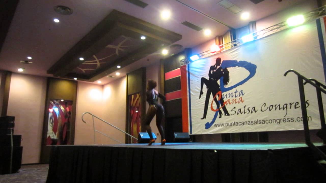 Tiffany Benson Baila en Rock and Roll Punta Cana Salsa Congress - YouTube