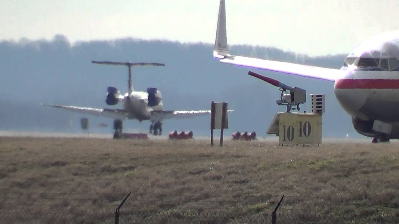 DCA Airplane Spotting; River Visual Runway 19 - YouTube