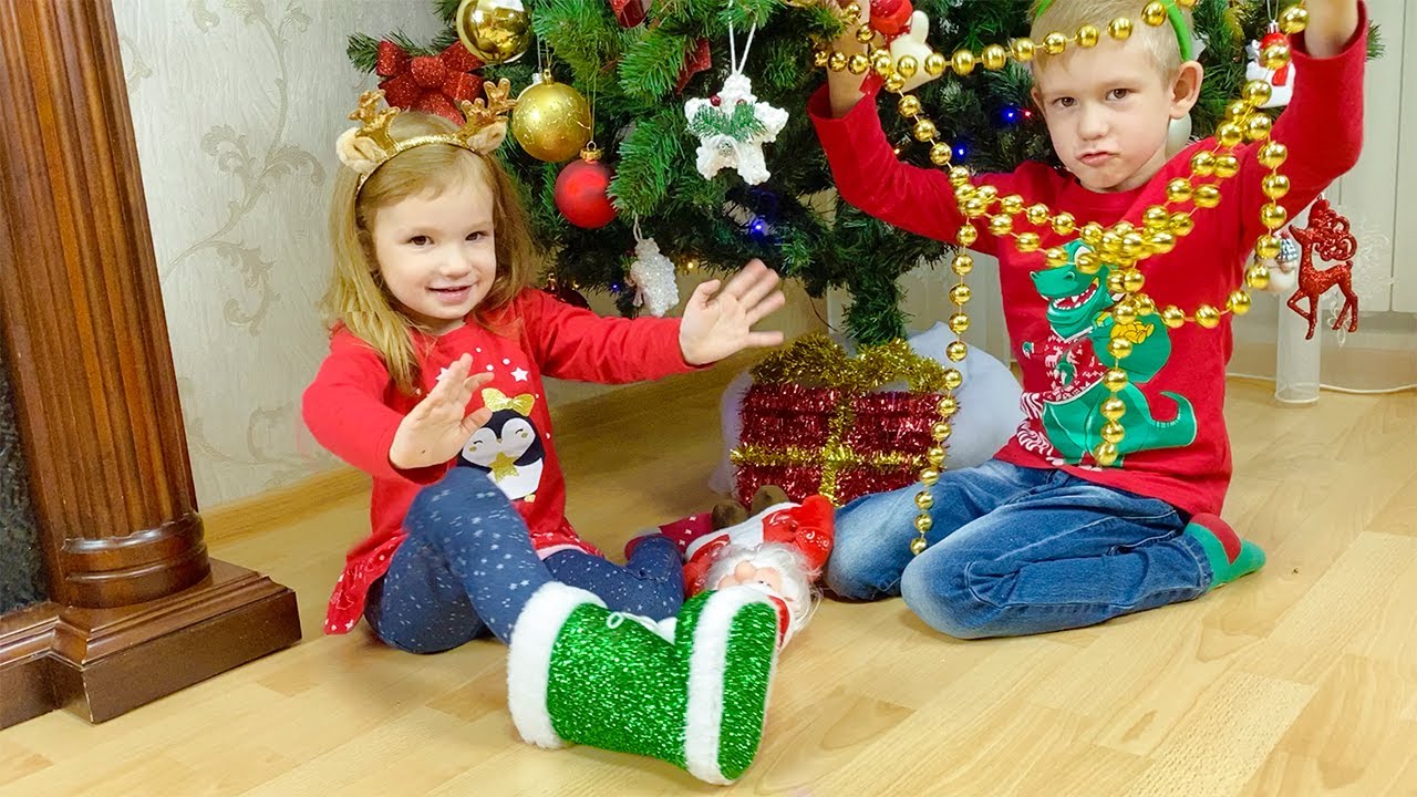 Tim and Essy getting ready for Christmas - YouTube