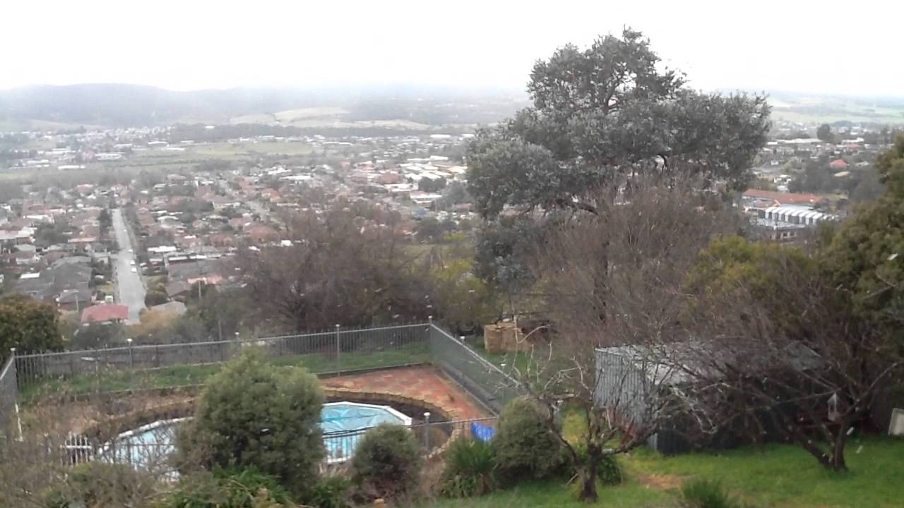 Snow falling in Launceston, Tasmania - YouTube