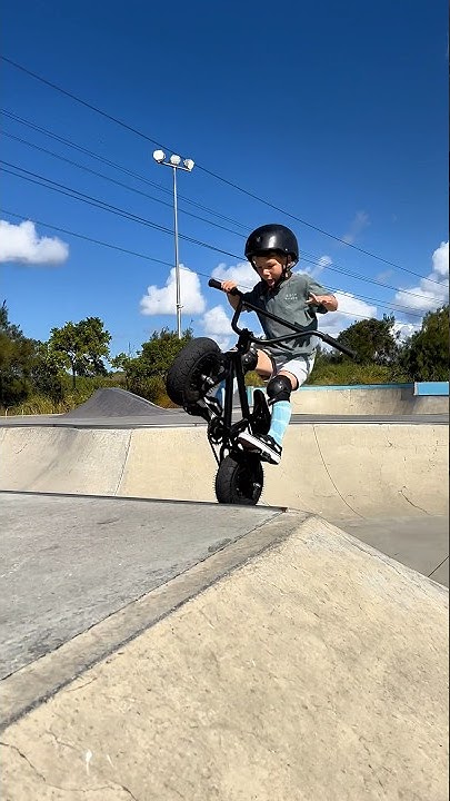 4yr old lands one hander on Fat Boy Mini BMX - YouTube
