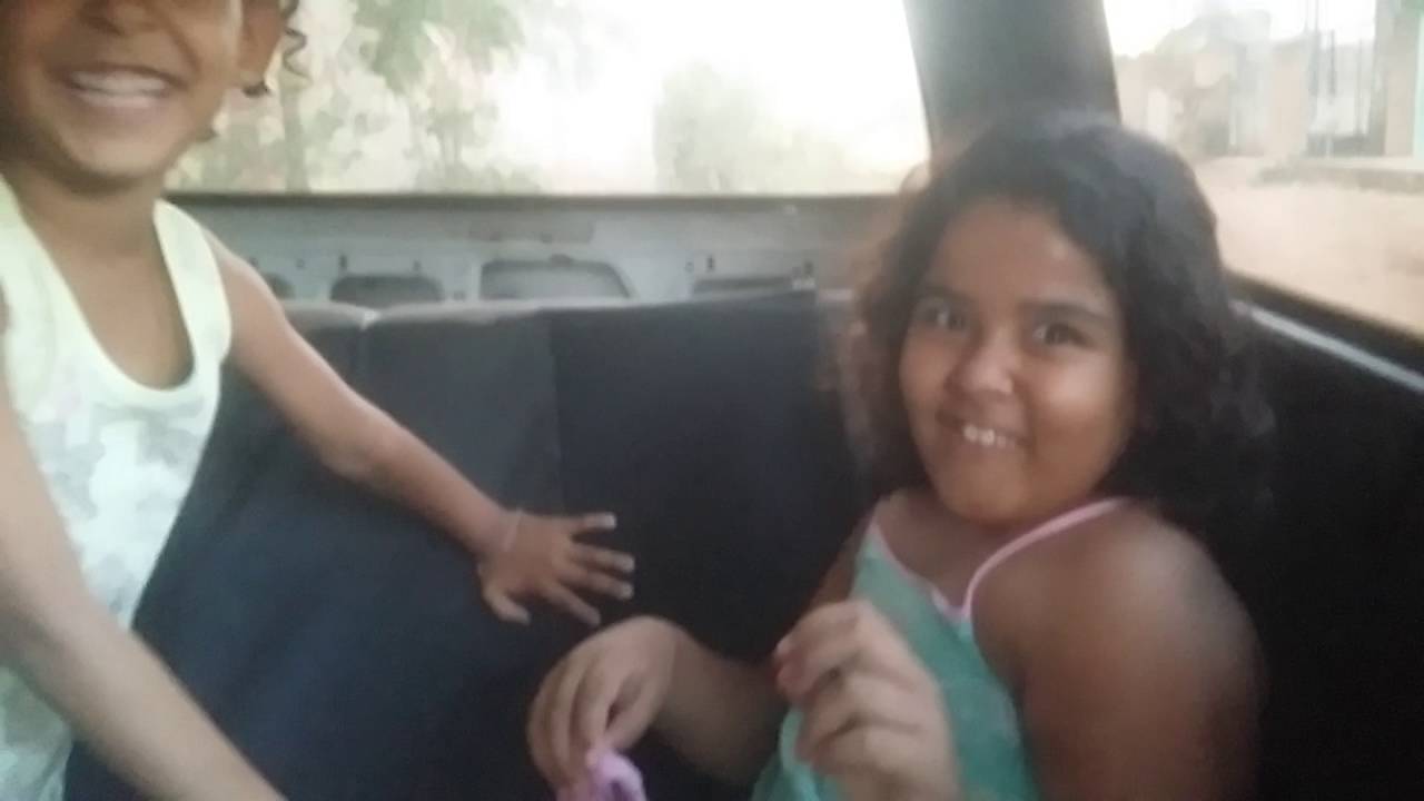 Primas Dormindo No Carro Fica Linda Youtube