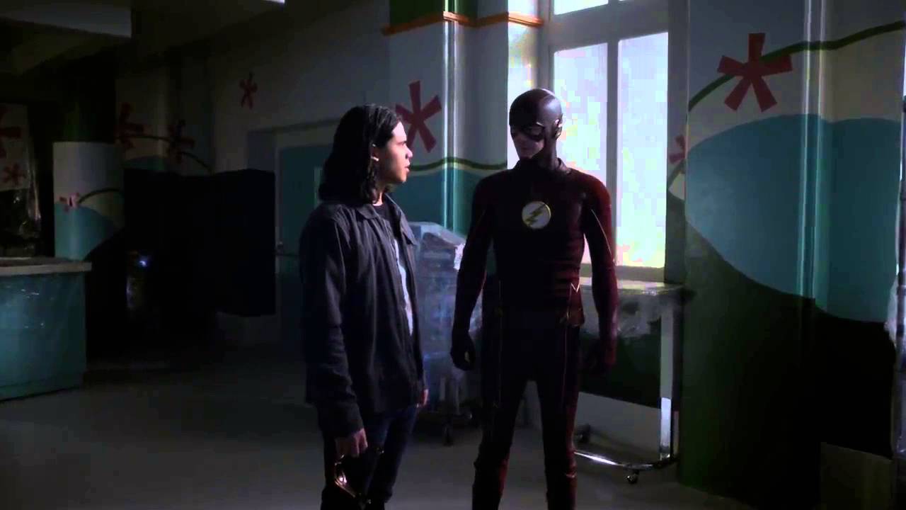 The Flash: S2E18 - Cisco opens the breach/The Flash Vs Zoom Part 1 ...