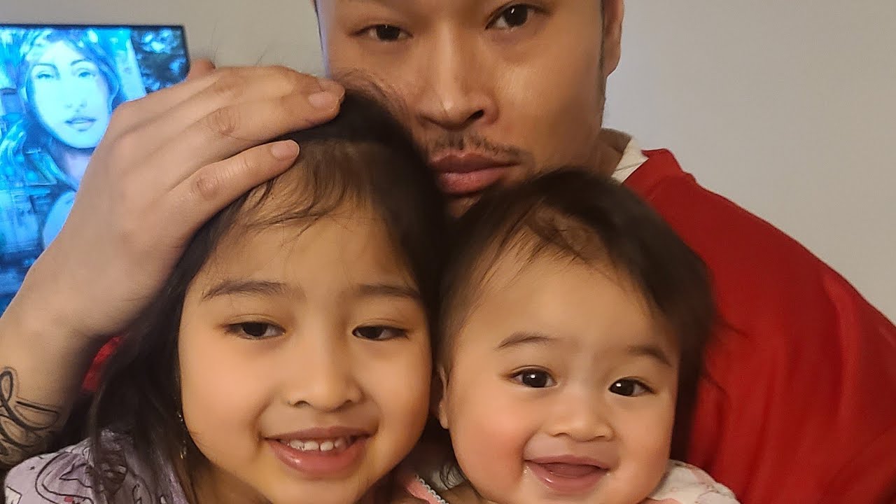 What Daddy go through everyday after comin home from a 12hr shift ...