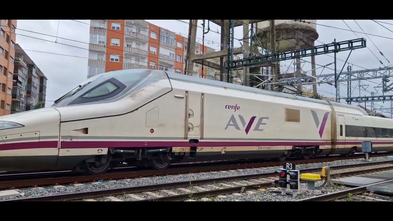 Ave s112 llega Ourense y doble 333 a repostar. - YouTube