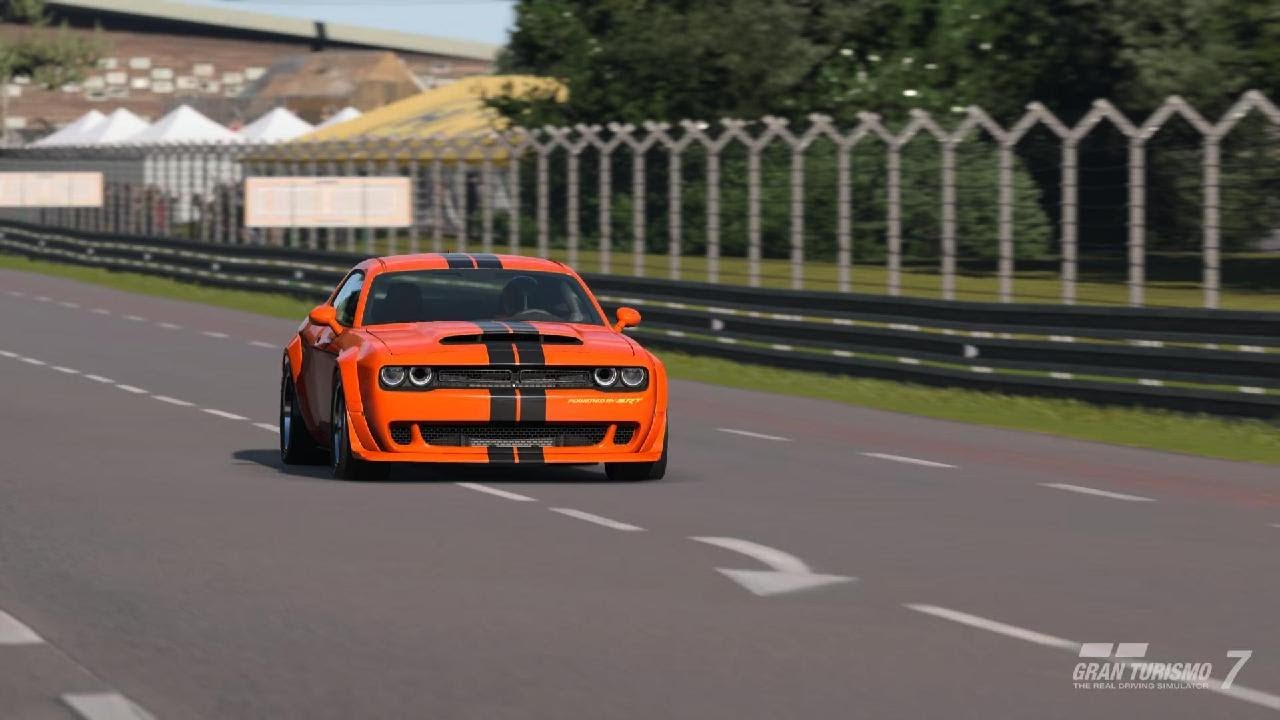 This heavy muscle car drives like a lightweight - YouTube