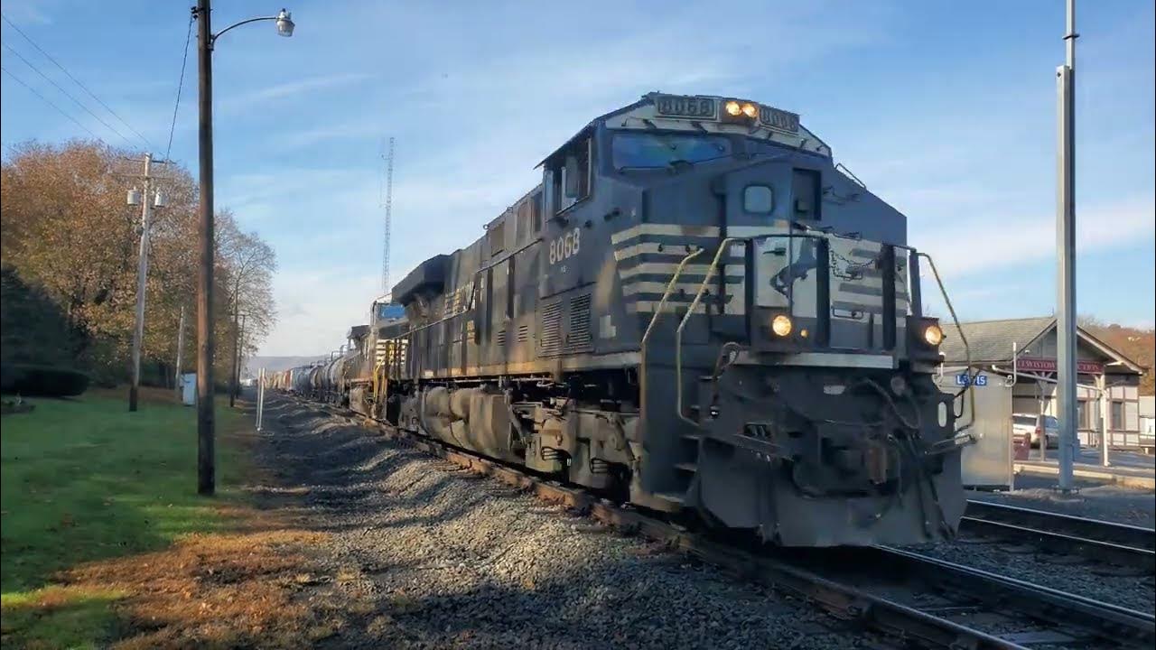 Norfolk Southern #8068 leads a 116 car manifest at Lewistown, PA (11/07/2023) - YouTube
