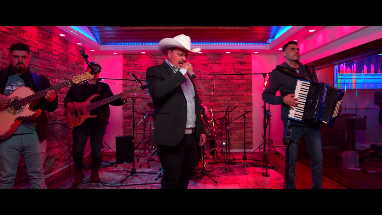 Tony Correa - Mas No Se Puede (En Vivo) - YouTube