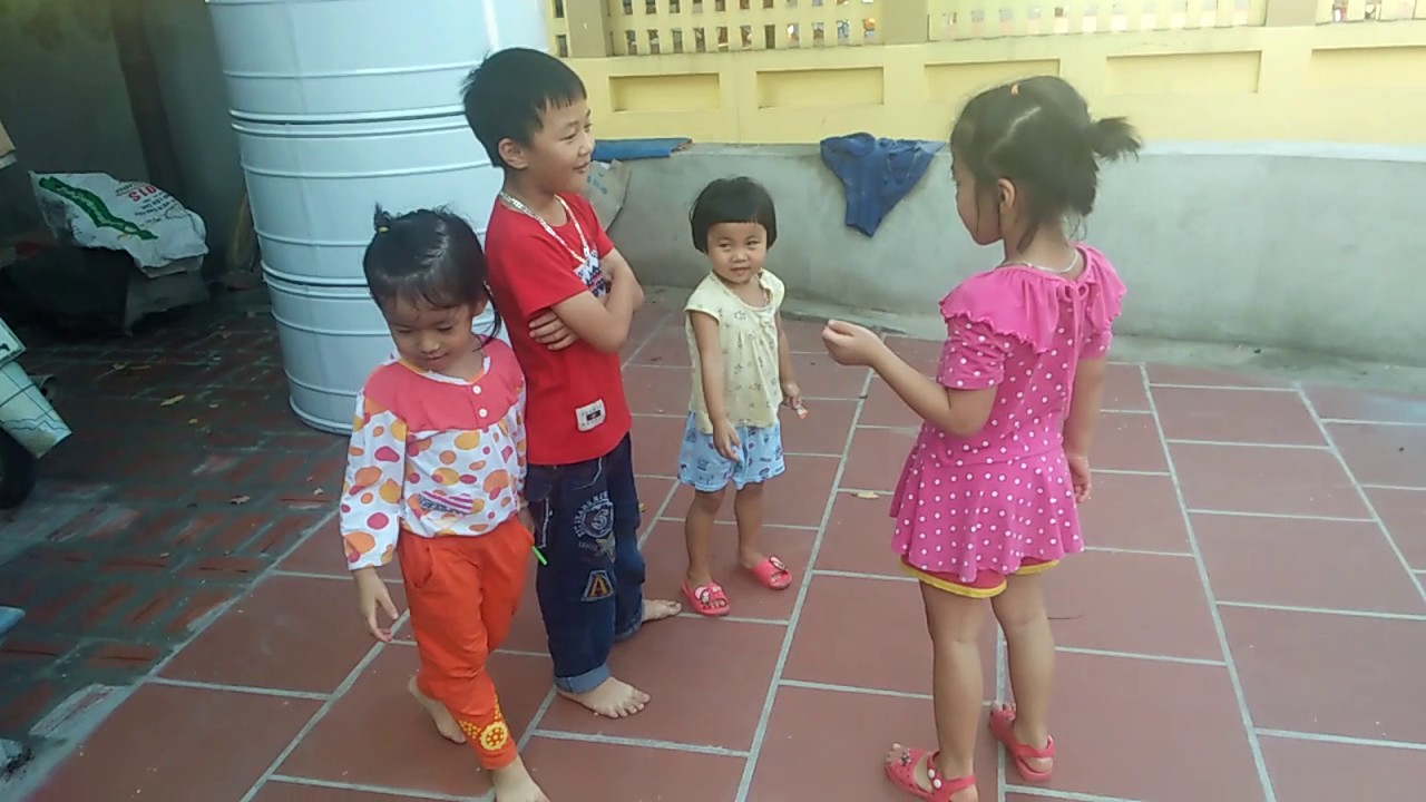 Tro choi duoi bat - YouTube