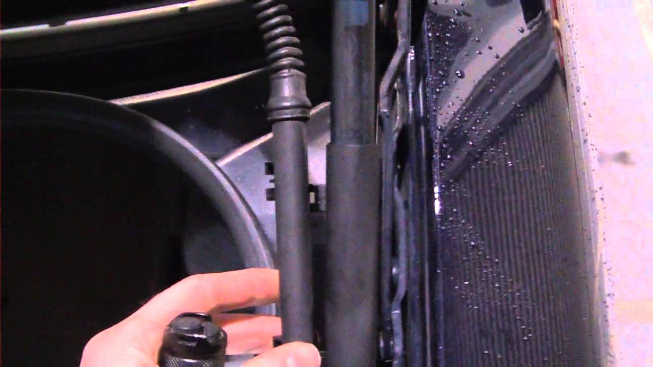 Replacing boot/trunk struts on an E38 7 series BMW - YouTube