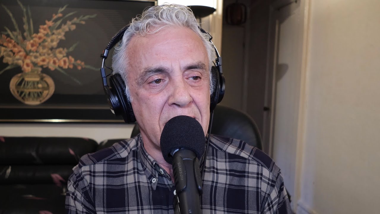 ΝΙΚΟΣ ΚΑΡΑΣ Σόου - Τα παράξενα άρθρα: "Πέταξε κατά λάθος 20.000€ στον ...
