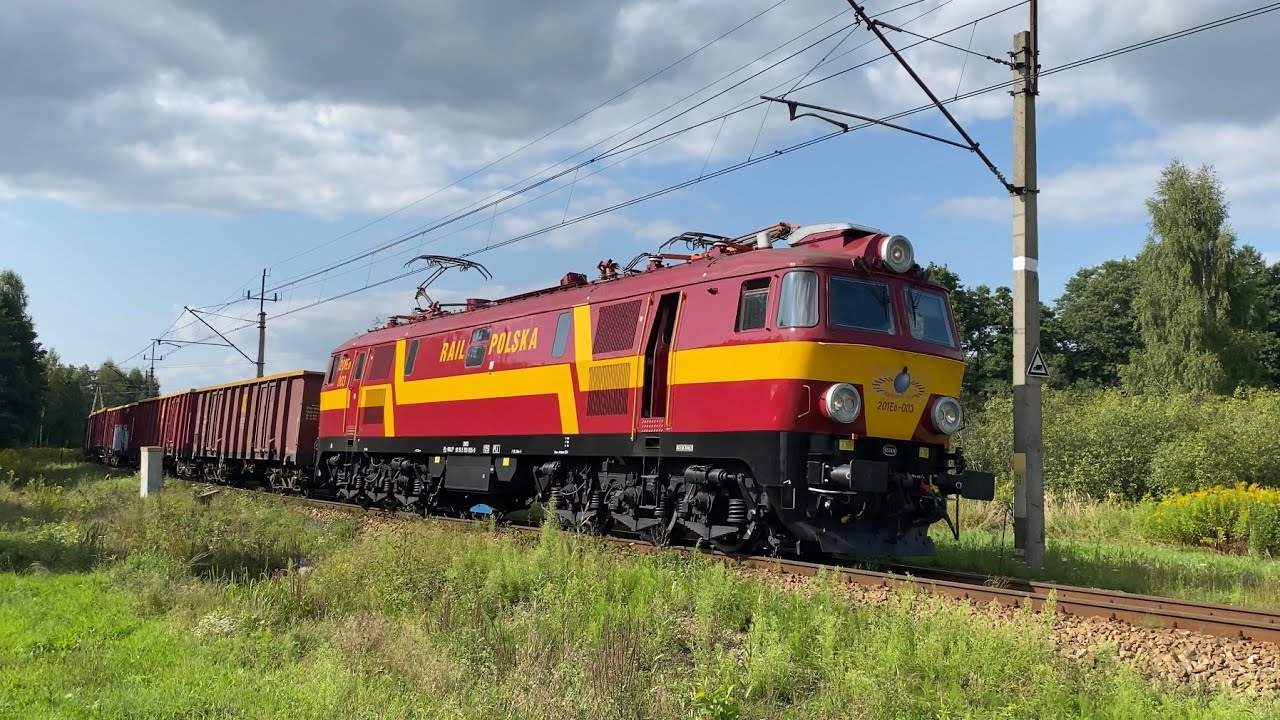 201Eo-003 (Rail Polska) z węglarkami | Połaniec [4K 60] - YouTube