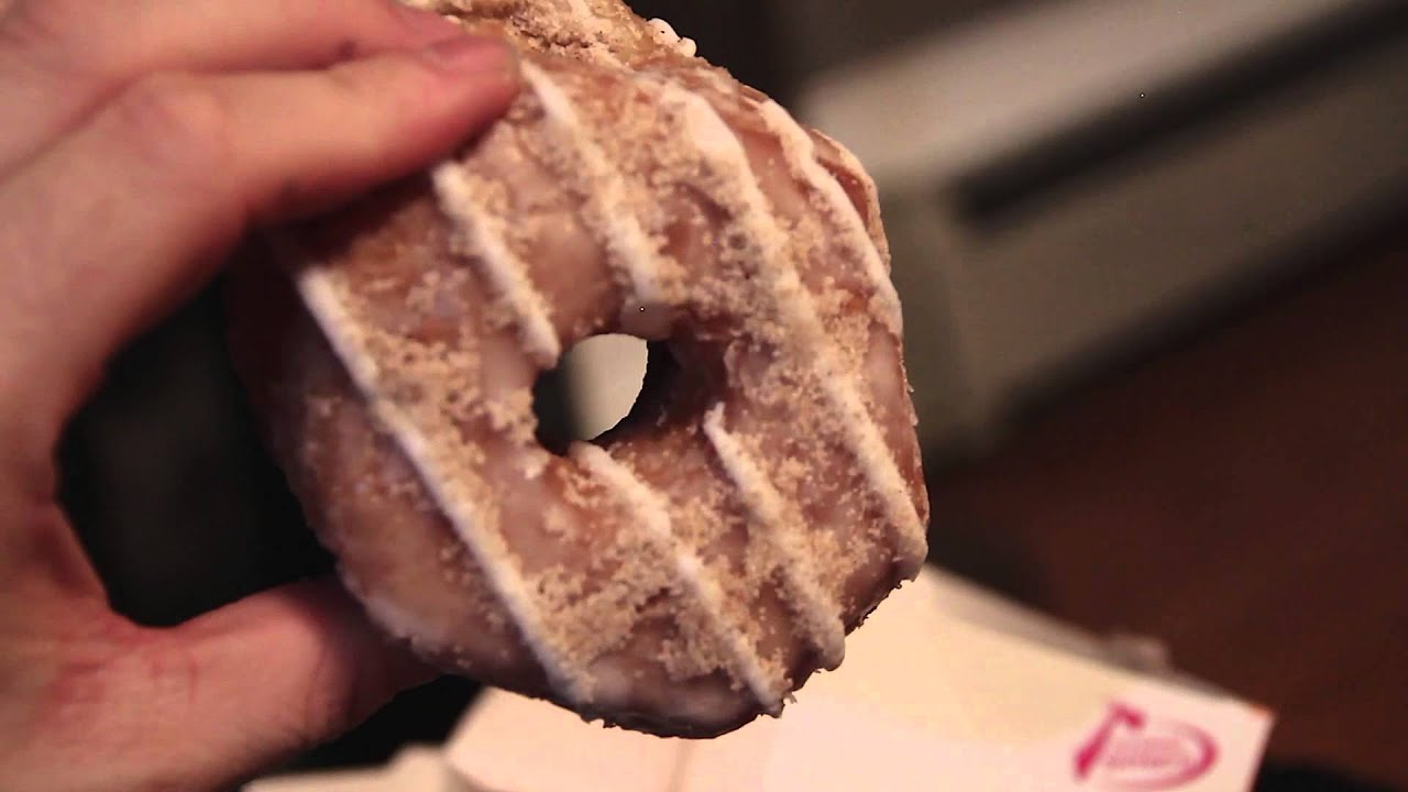 The ONLY Review of the Snickerdoodle Croissant Donut by Dunkin' Donuts ...