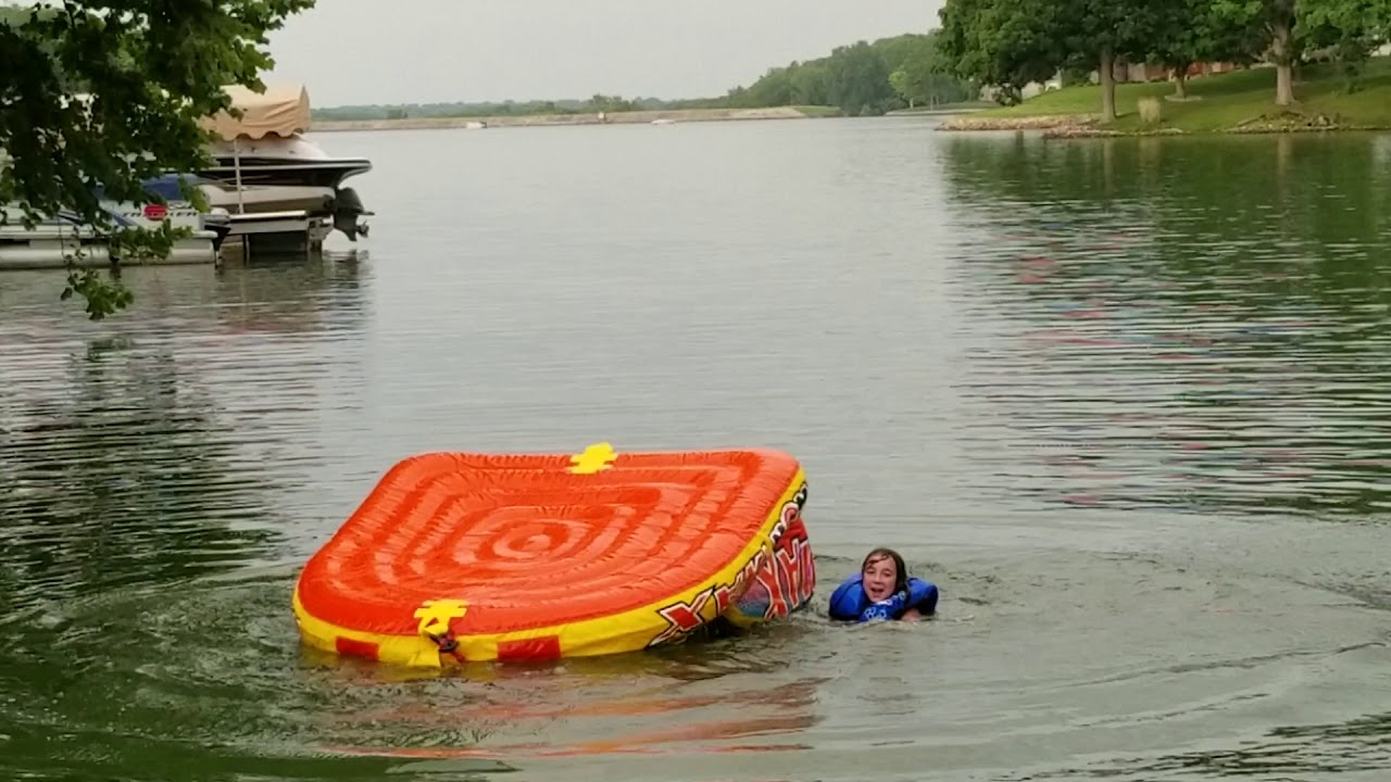 Girls flipping the tube - YouTube